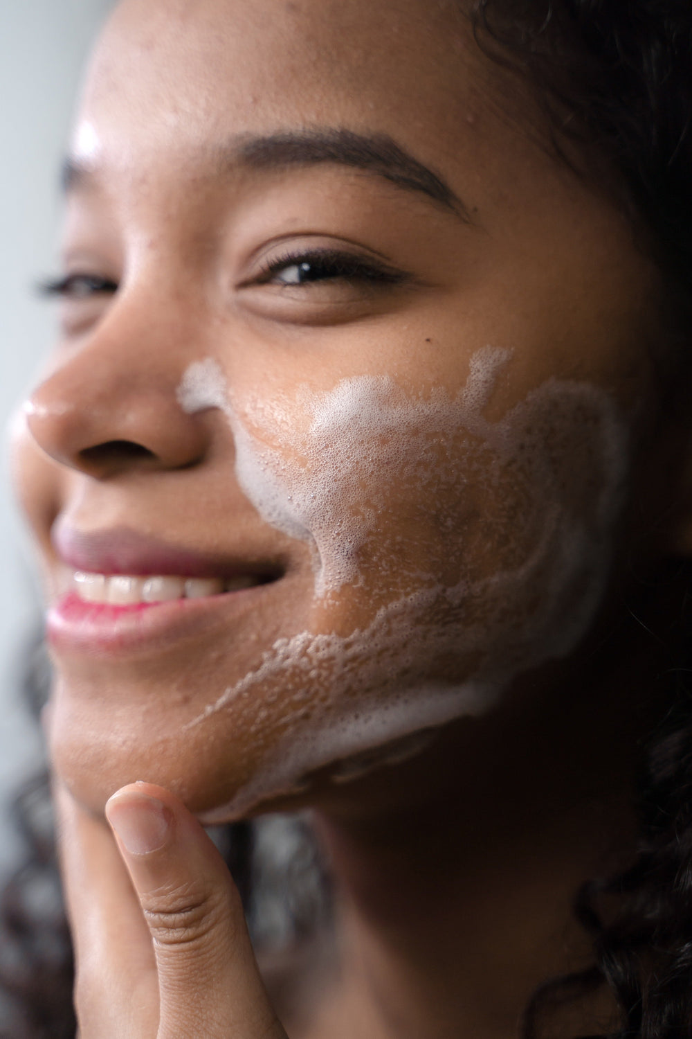 Punti neri: cosa sono, cause e skincare per toglierli | Skin First ...